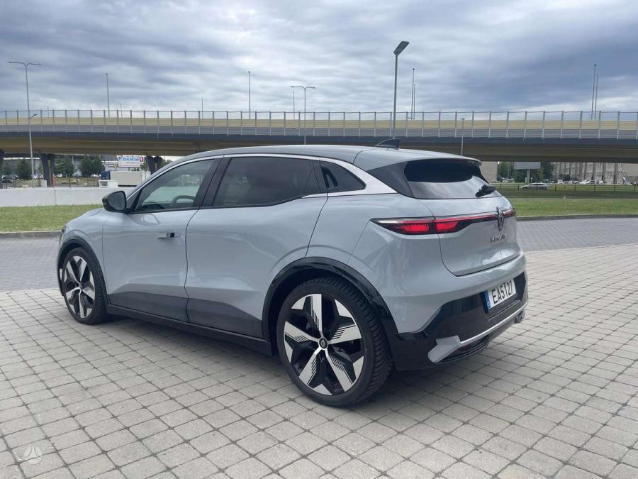Grey Renault Megane E-Tech 2023 in Klaipeda, with an engine capacity of 0.00 L and mileage of 72 thousand km for 18500 €, photo 12 on AUTOMOTO.COM.LV