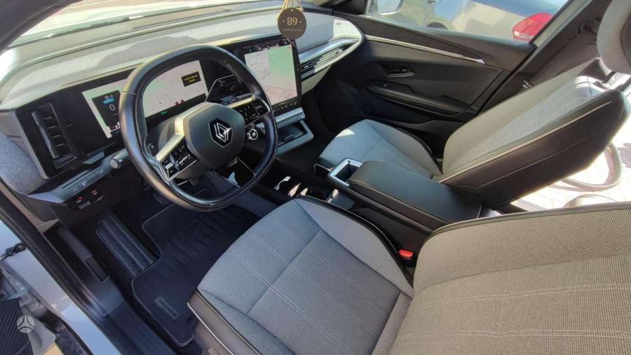 Grey Renault Megane E-Tech 2023 in Klaipeda, with an engine capacity of 0.00 L and mileage of 72 thousand km for 18500 €, photo 14 on AUTOMOTO.COM.LV