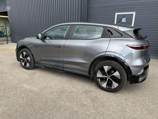 Grey Renault Megane E-Tech 2023 in Alytus, with an engine capacity of 0.00 L and mileage of 28 thousand km for 12300 €, photo 4 on AUTOMOTO.COM.LV