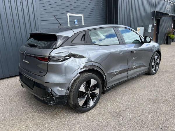 Grey Renault Megane E-Tech 2023 in Alytus, with an engine capacity of 0.00 L and mileage of 28 thousand km for 12300 €, photo 10 on AUTOMOTO.COM.LV