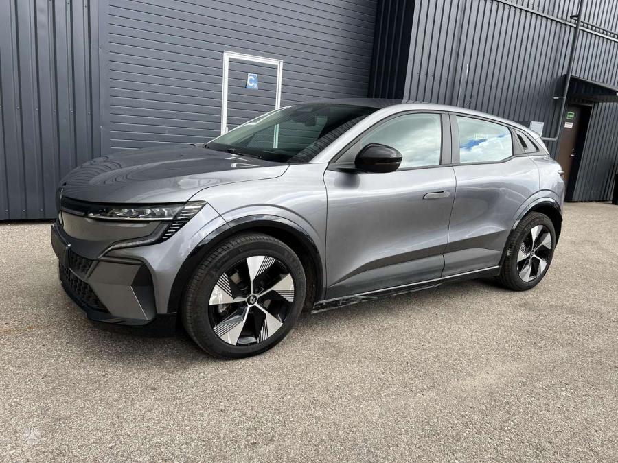Grey Renault Megane E-Tech 2024 in Alytus, with an engine capacity of 0.00 L and mileage of 28 thousand km for 11950 €, photo 4 on AUTOMOTO.COM.LV