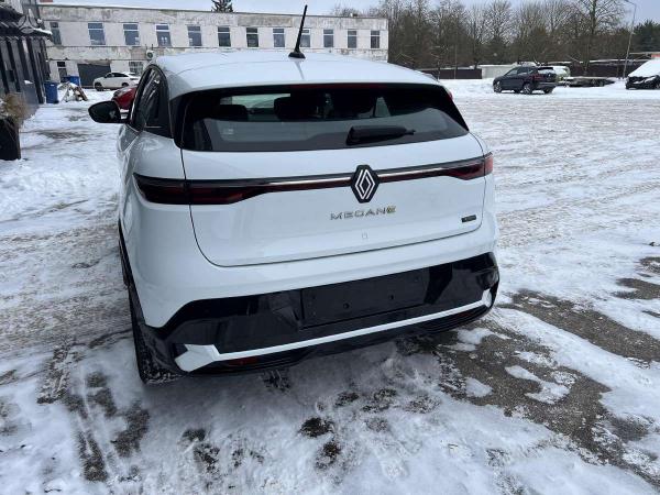 Balts Renault Megane E-Tech 2024 Alīta, ar dzinēja tilpumu 0.00 L un nobraukumu 20 tūkst. km par 12300 €, foto 6 vietnē AUTOMOTO.COM.LV