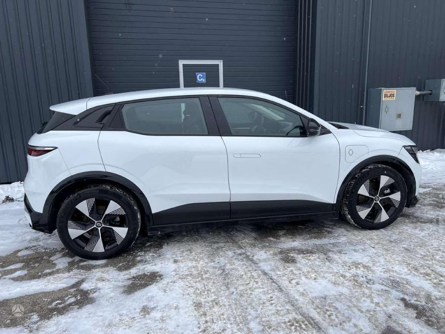Balts Renault Megane E-Tech 2024 Alīta, ar dzinēja tilpumu 0.00 L un nobraukumu 20 tūkst. km par 12300 €, foto 3 vietnē AUTOMOTO.COM.LV