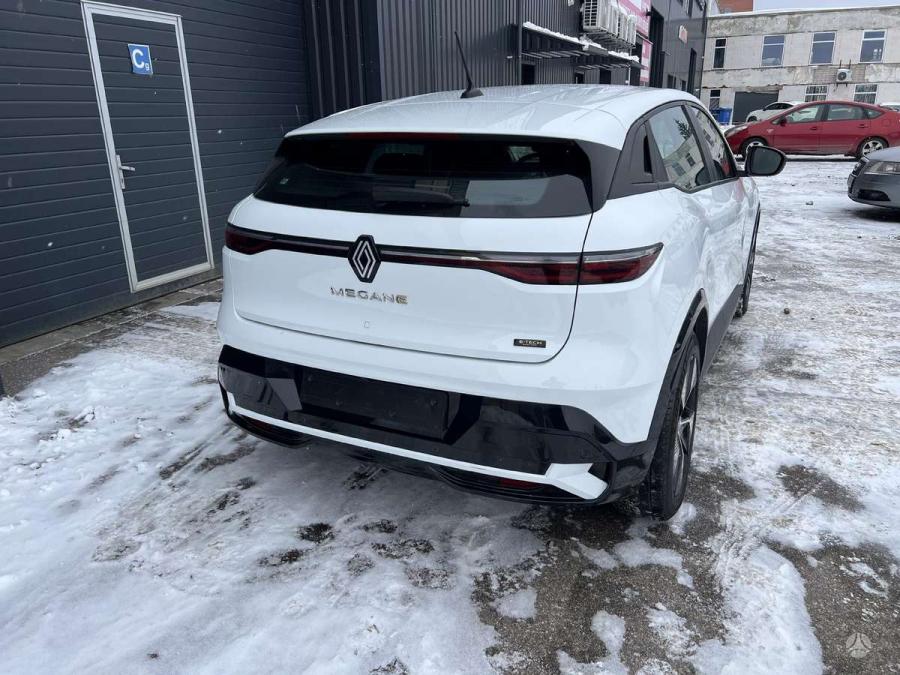 Balts Renault Megane E-Tech 2024 Alīta, ar dzinēja tilpumu 0.00 L un nobraukumu 20 tūkst. km par 12300 €, foto 5 vietnē AUTOMOTO.COM.LV