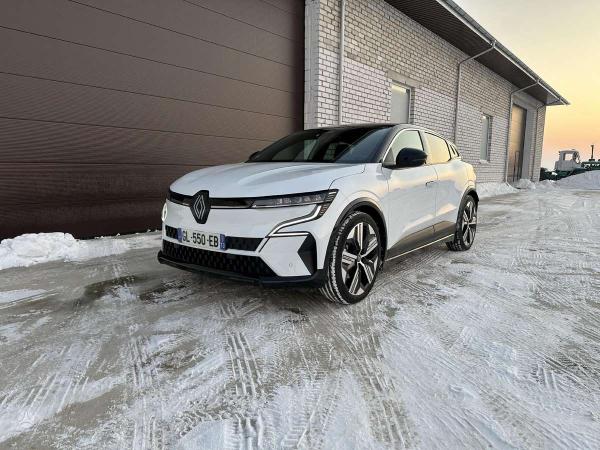 White Renault Megane E-Tech 2022 in Kaunas, with an engine capacity of 0.00 L and mileage of 89 thousand km for 16900 €, photo 1 on AUTOMOTO.COM.LV
