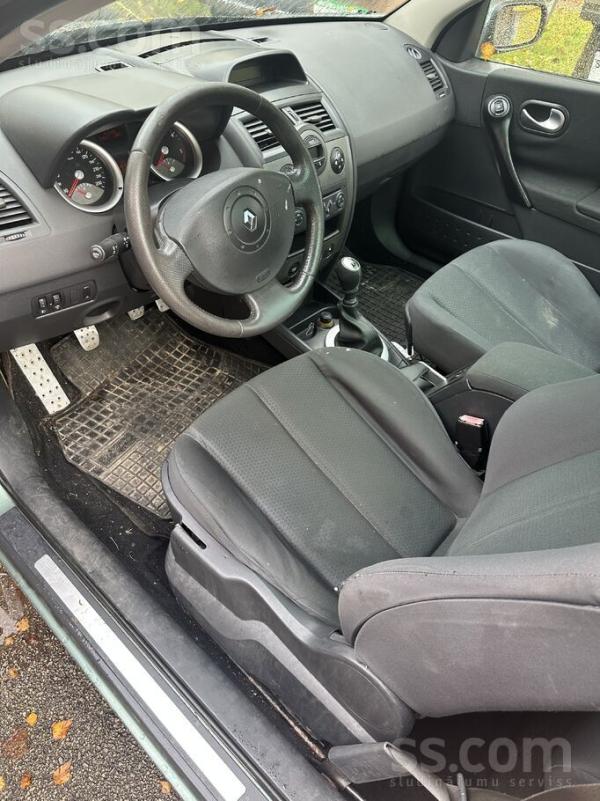 Zaļš Renault Megane 2005 Rīga, ar dzinēja tilpumu 1.90 L un nobraukumu 246 tūkst. km par 899 €, foto 3 vietnē AUTOMOTO.COM.LV