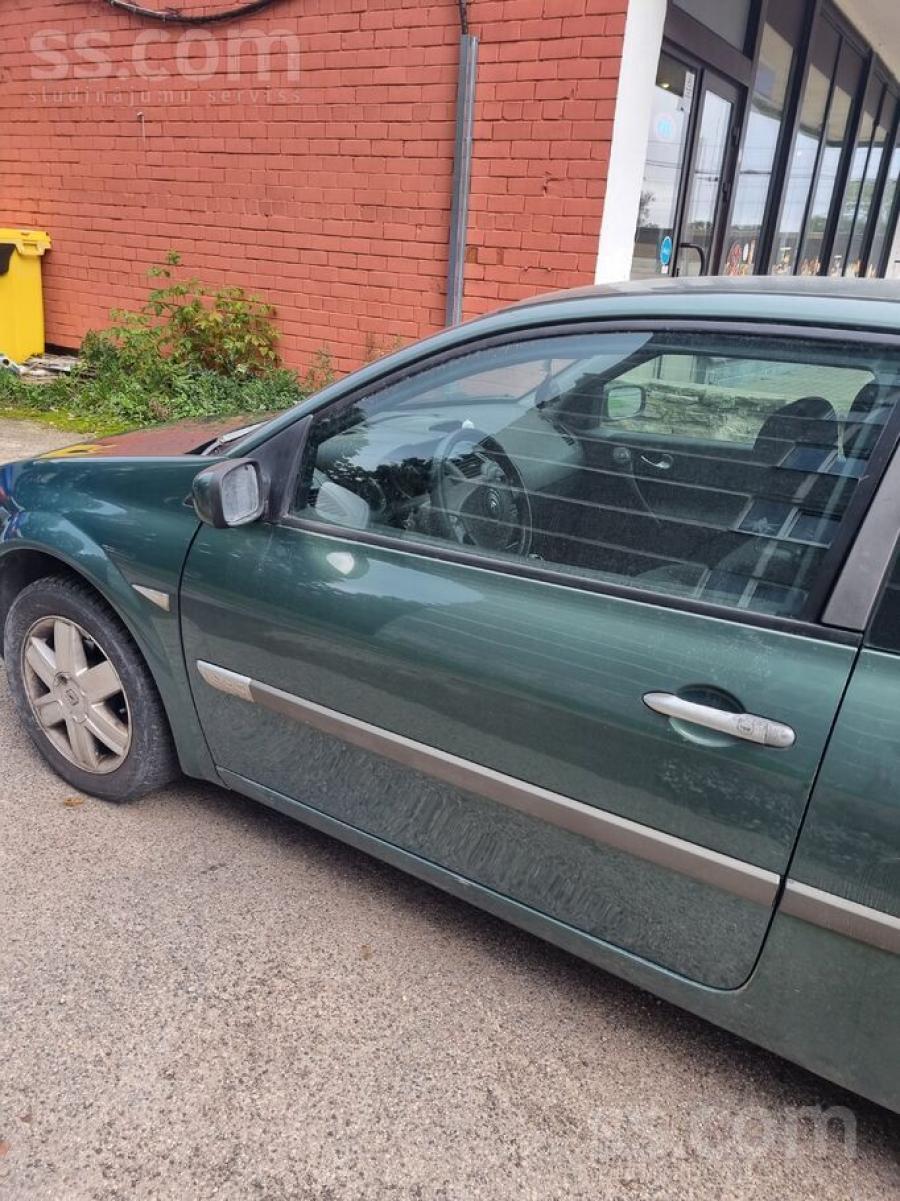 Zaļš Renault Megane 2003 Rīga, ar dzinēja tilpumu 1.90 L un nobraukumu 290 tūkst. km par 1100 €, foto 6 vietnē AUTOMOTO.COM.LV