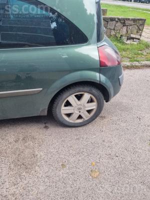 Zaļš Renault Megane 2003 Rīga, ar dzinēja tilpumu 1.90 L un nobraukumu 290 tūkst. km par 1100 €, foto 7 vietnē AUTOMOTO.COM.LV
