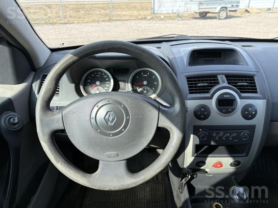 Zaļš Renault Megane 2004 Daugavpils, ar dzinēja tilpumu 1.50 L un nobraukumu 303 tūkst. km par 950 €, foto 11 vietnē AUTOMOTO.COM.LV