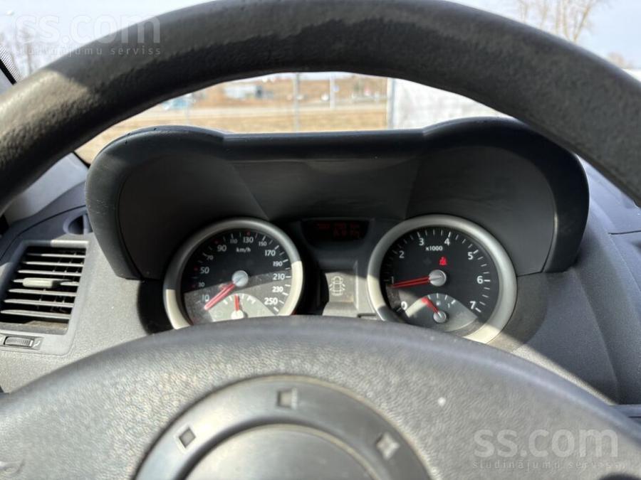 Zaļš Renault Megane 2004 Daugavpils, ar dzinēja tilpumu 1.50 L un nobraukumu 303 tūkst. km par 950 €, foto 13 vietnē AUTOMOTO.COM.LV