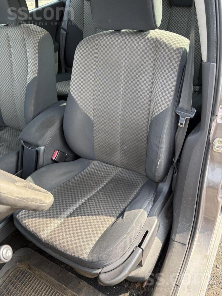 Zaļš Renault Megane 2004 Daugavpils, ar dzinēja tilpumu 1.50 L un nobraukumu 303 tūkst. km par 950 €, foto 19 vietnē AUTOMOTO.COM.LV