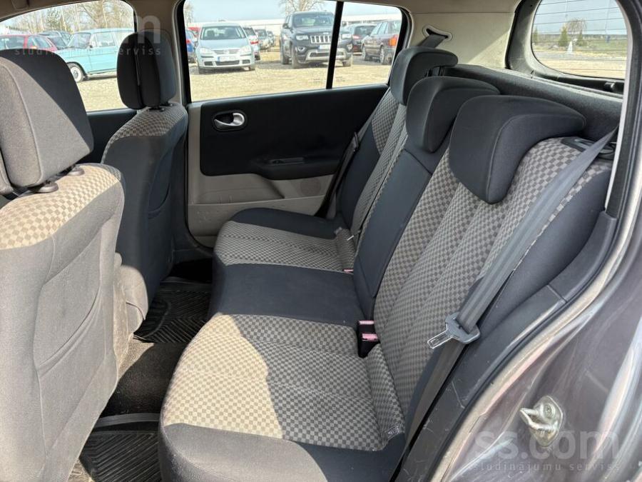 Zaļš Renault Megane 2004 Daugavpils, ar dzinēja tilpumu 1.50 L un nobraukumu 303 tūkst. km par 950 €, foto 20 vietnē AUTOMOTO.COM.LV