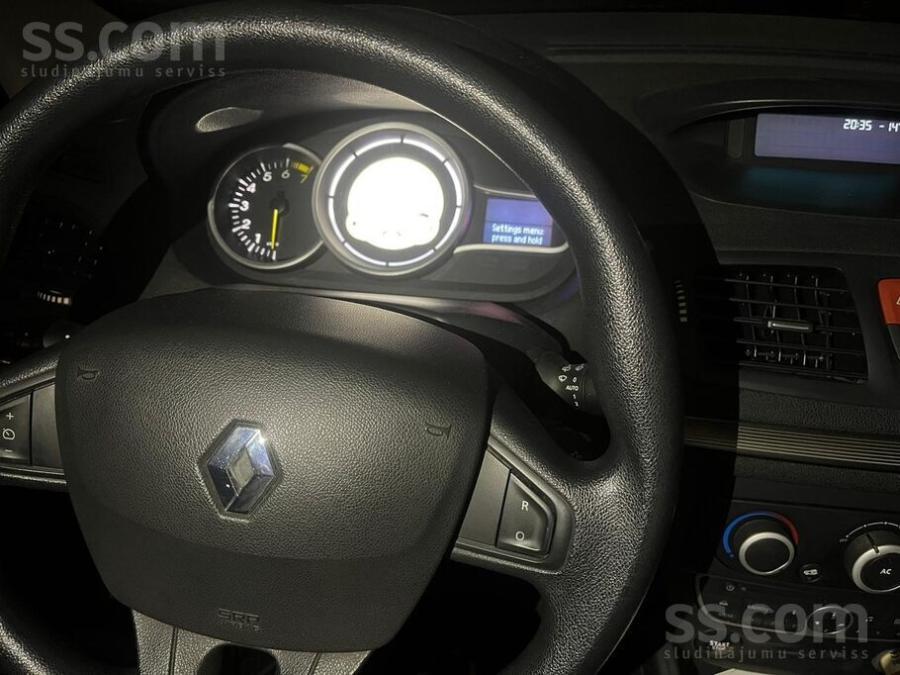 Zaļš Renault Megane 2010 Rīga, ar dzinēja tilpumu 1.60 L un nobraukumu 292 tūkst. km par 2850 €, foto 5 vietnē AUTOMOTO.COM.LV
