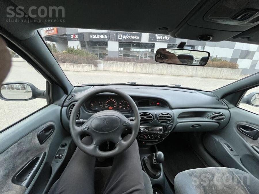 Green Renault Megane 1998 in Riga, with an engine capacity of 1.60 L and mileage of 265 thousand km for 750 €, photo 6 on AUTOMOTO.COM.LV