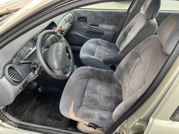 Zaļš Renault Megane 2000 Kauņa, ar dzinēja tilpumu 1.60 L un nobraukumu 191 tūkst. km par 700 €, foto 3 vietnē AUTOMOTO.COM.LV