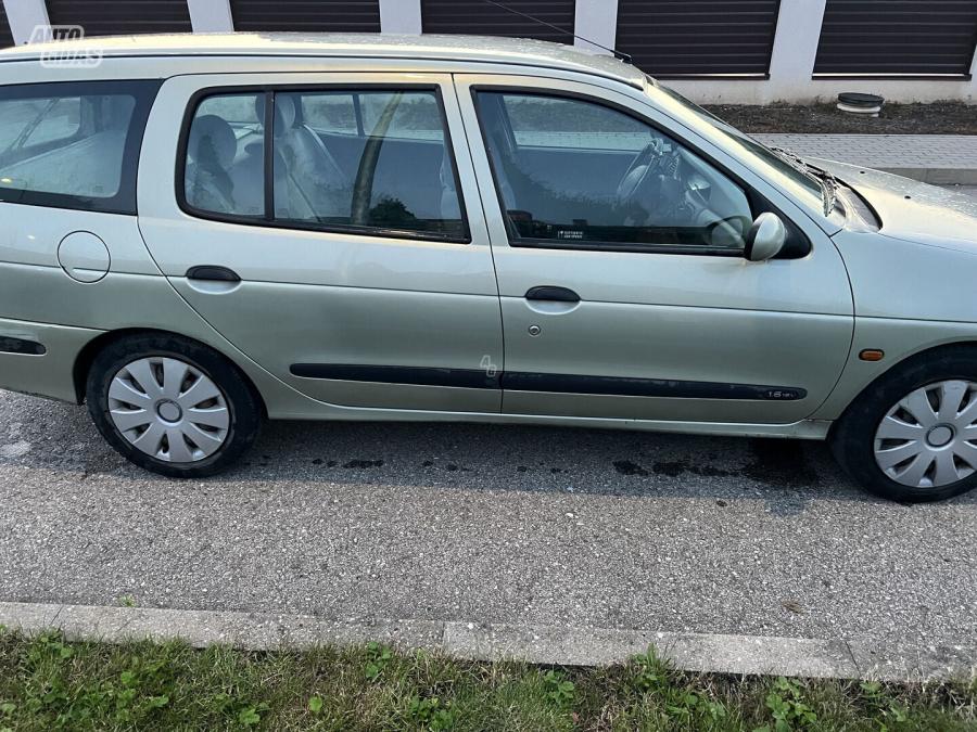 Green Renault Megane 2000 in Kaunas, with an engine capacity of 1.60 L and mileage of 191 thousand km for 700 €, photo 12 on AUTOMOTO.COM.LV