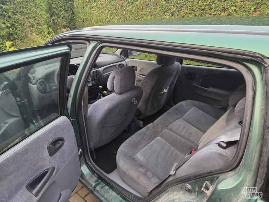 Zaļš Renault Megane 2001 Kauņa, ar dzinēja tilpumu 1.60 L un nobraukumu 233 tūkst. km par 800 €, foto 6 vietnē AUTOMOTO.COM.LV