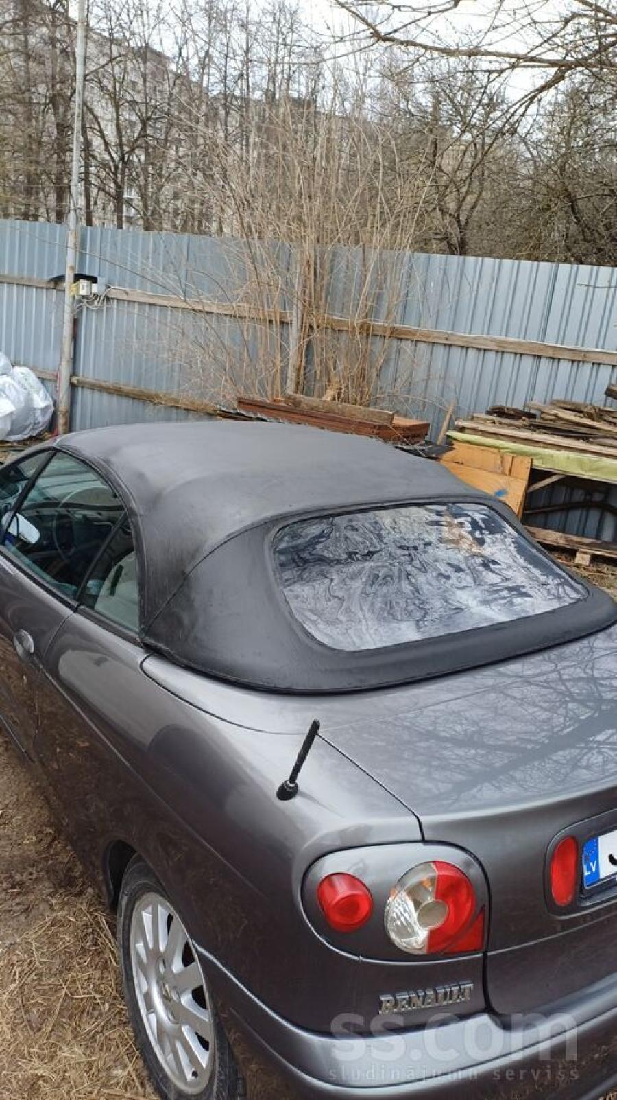 Pelēks Renault Megane 2001 Rīga, ar dzinēja tilpumu 1.60 L un nobraukumu 185 tūkst. km par 1450 €, foto 7 vietnē AUTOMOTO.COM.LV