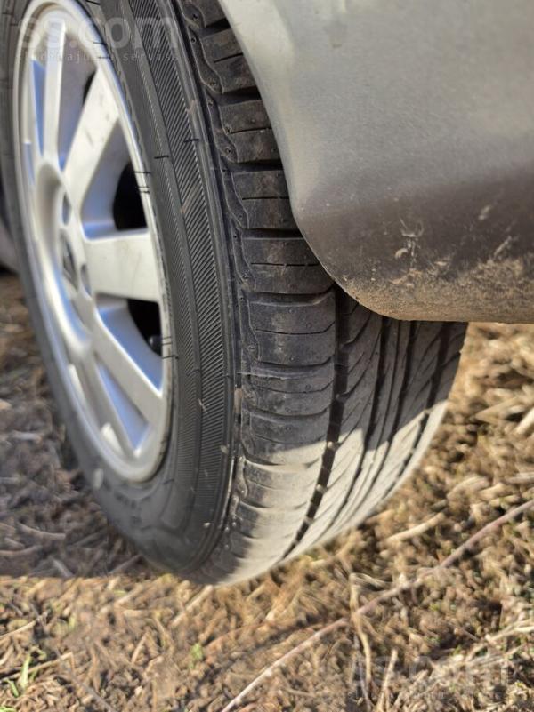 Pelēks Renault Megane 2001 Rīga, ar dzinēja tilpumu 1.60 L un nobraukumu 185 tūkst. km par 1350 €, foto 7 vietnē AUTOMOTO.COM.LV
