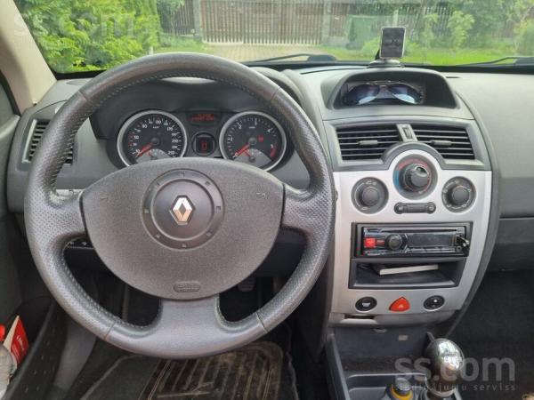 Pelēks Renault Megane 2004 Rīga, ar dzinēja tilpumu 1.90 L un nobraukumu 301 tūkst. km par 1700 €, foto 9 vietnē AUTOMOTO.COM.LV