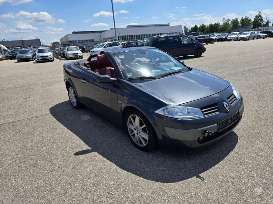 Pelēks Renault Megane 2006 Marijampole, ar dzinēja tilpumu 2.00 L un nobraukumu 135 tūkst. km par 1400 €, foto 1 vietnē AUTOMOTO.COM.LV