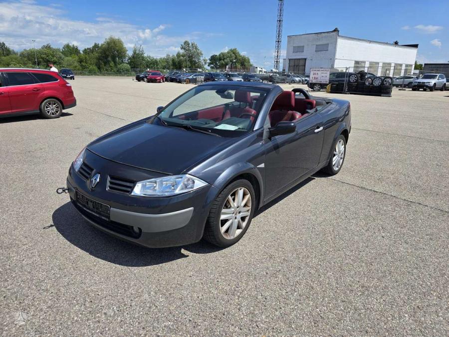 Pelēks Renault Megane 2006 Marijampole, ar dzinēja tilpumu 2.00 L un nobraukumu 135 tūkst. km par 1400 €, foto 4 vietnē AUTOMOTO.COM.LV