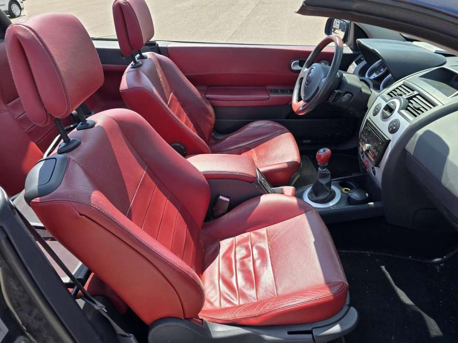 Pelēks Renault Megane 2006 Marijampole, ar dzinēja tilpumu 2.00 L un nobraukumu 135 tūkst. km par 1400 €, foto 9 vietnē AUTOMOTO.COM.LV