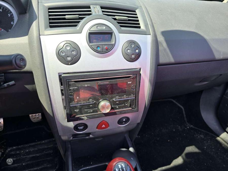 Pelēks Renault Megane 2006 Marijampole, ar dzinēja tilpumu 2.00 L un nobraukumu 135 tūkst. km par 1400 €, foto 13 vietnē AUTOMOTO.COM.LV