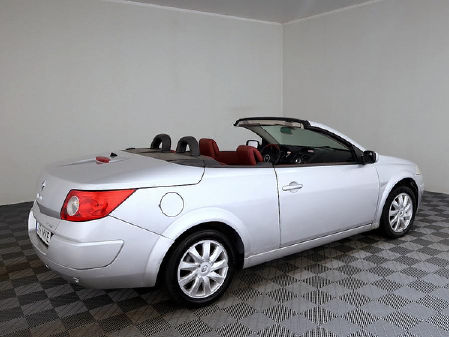 Grey Renault Megane 2006 in Tallinn, with an engine capacity of 1.90 L and mileage of 427 thousand km for 1399 €, photo 4 on AUTOMOTO.COM.LV