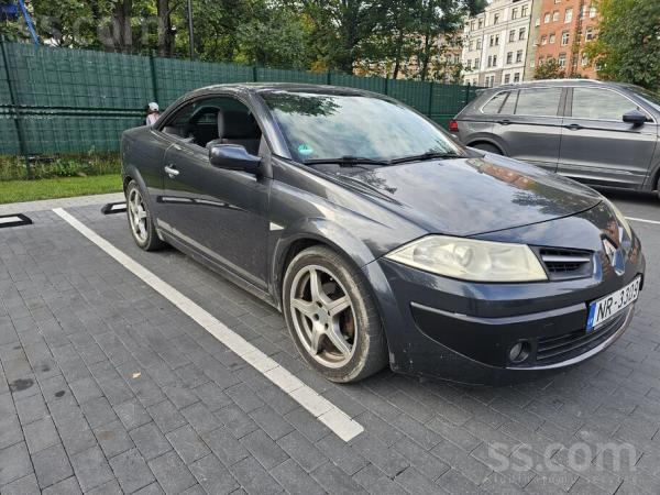 Grey Renault Megane 2008 in Riga, with an engine capacity of 1.60 L and mileage of 295 thousand km for 2300 €, photo 5 on AUTOMOTO.COM.LV