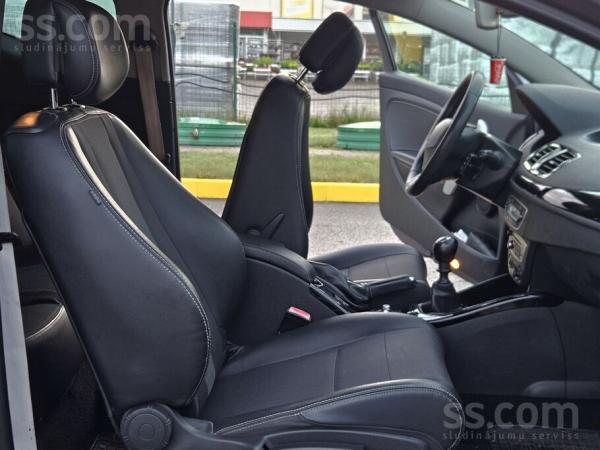 Pelēks Renault Megane 2012 Rīga, ar dzinēja tilpumu 1.50 L un nobraukumu 257 tūkst. km par 2900 €, foto 6 vietnē AUTOMOTO.COM.LV