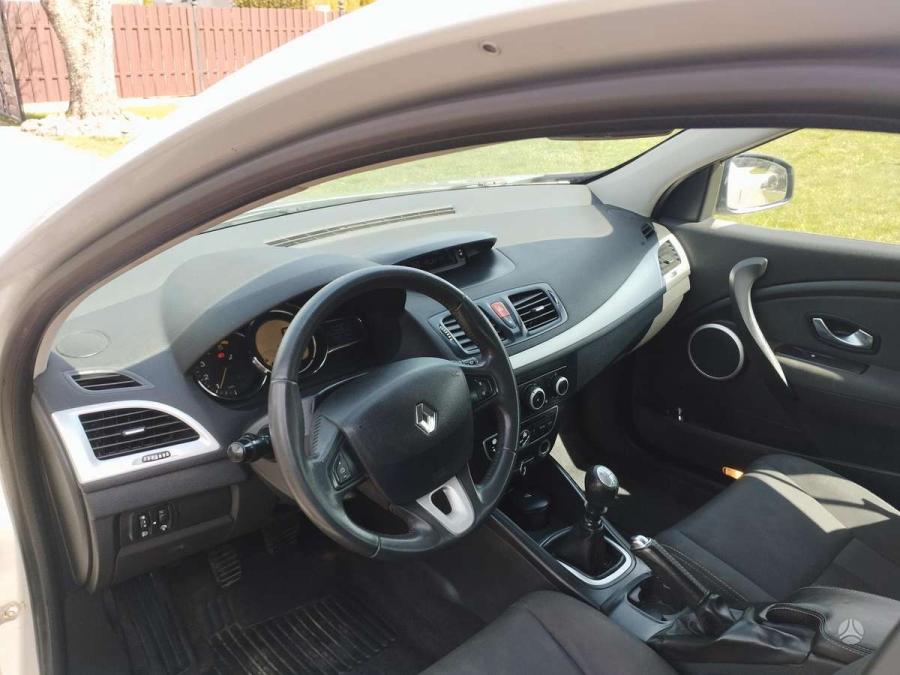 Pelēks Renault Megane 2009 Šilutė, ar dzinēja tilpumu 1.90 L un nobraukumu 250 tūkst. km par 2400 €, foto 9 vietnē AUTOMOTO.COM.LV