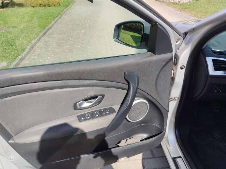 Pelēks Renault Megane 2009 Šilutė, ar dzinēja tilpumu 1.90 L un nobraukumu 250 tūkst. km par 2400 €, foto 10 vietnē AUTOMOTO.COM.LV