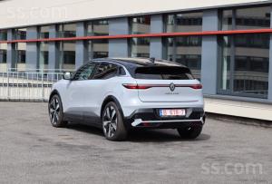 Grey Renault Megane 2022 in Riga, with an engine capacity of 1.60 L and mileage of 77 thousand km for 21280 €, photo 5 on AUTOMOTO.COM.LV