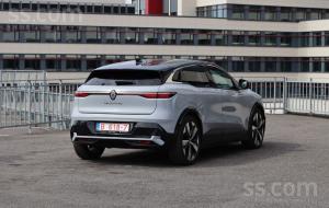 Grey Renault Megane 2022 in Riga, with an engine capacity of 1.60 L and mileage of 77 thousand km for 21280 €, photo 7 on AUTOMOTO.COM.LV