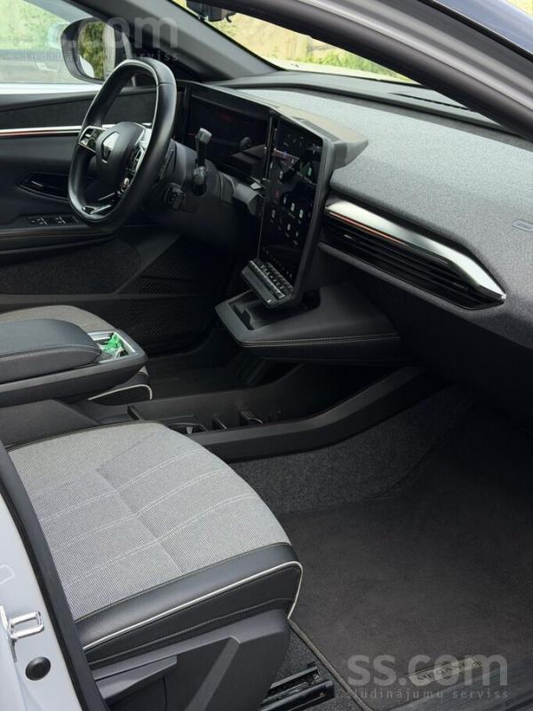 Pelēks Renault Megane 2022 Rīga, ar dzinēja tilpumu 1.60 L un nobraukumu 77 tūkst. km par 21280 €, foto 8 vietnē AUTOMOTO.COM.LV