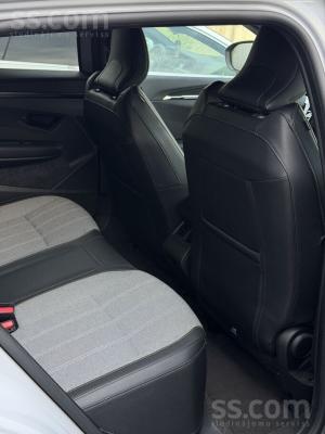 Grey Renault Megane 2022 in Riga, with an engine capacity of 1.60 L and mileage of 77 thousand km for 21280 €, photo 11 on AUTOMOTO.COM.LV