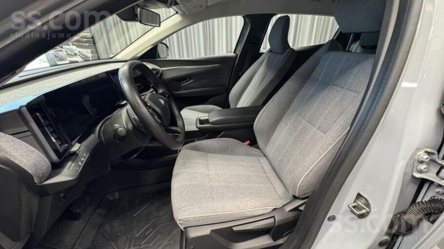Pelēks Renault Megane 2023 Rīga, ar dzinēja tilpumu 1.50 L un nobraukumu 124 tūkst. km par 20990 €, foto 16 vietnē AUTOMOTO.COM.LV