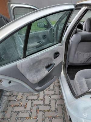 Grey Renault Megane 2000 in Klaipeda, with an engine capacity of 1.87 L and mileage of 316 thousand km for 500 €, photo 5 on AUTOMOTO.COM.LV