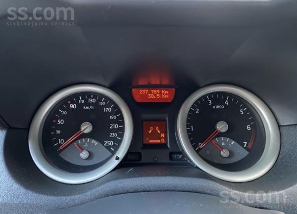 Pelēks Renault Megane 2003 Rīga, ar dzinēja tilpumu 2.00 L un nobraukumu 0 tūkst. km par 480 €, foto 7 vietnē AUTOMOTO.COM.LV
