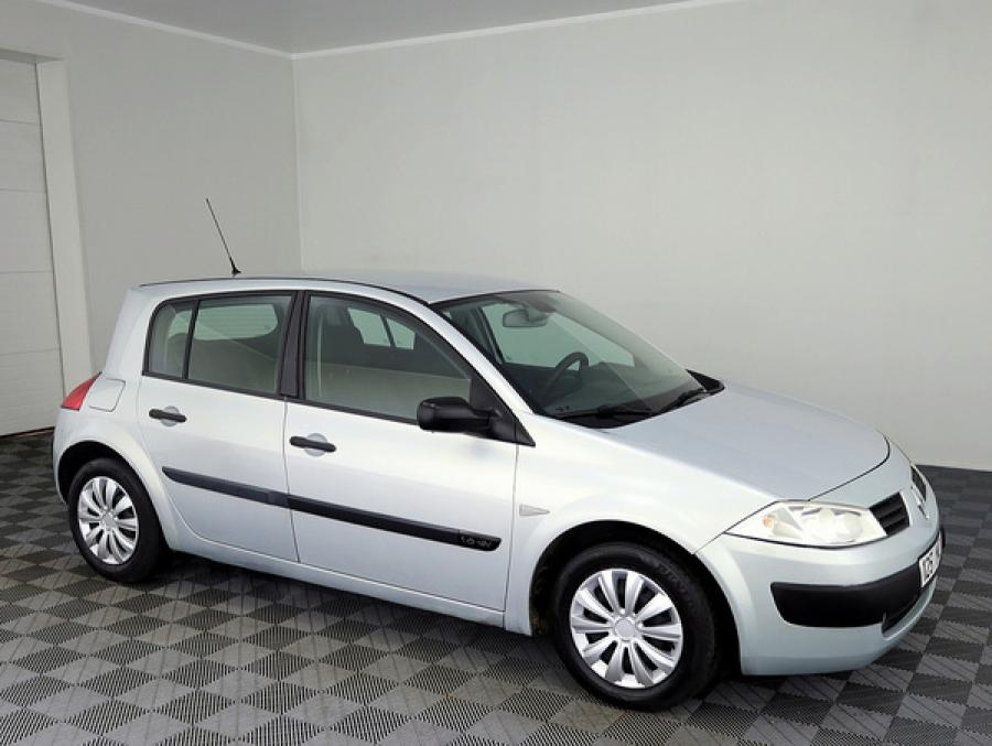 Grey Renault Megane 2003 in Tallinn, with an engine capacity of 1.60 L and mileage of 173 thousand km for 1099 €, photo 1 on AUTOMOTO.COM.LV
