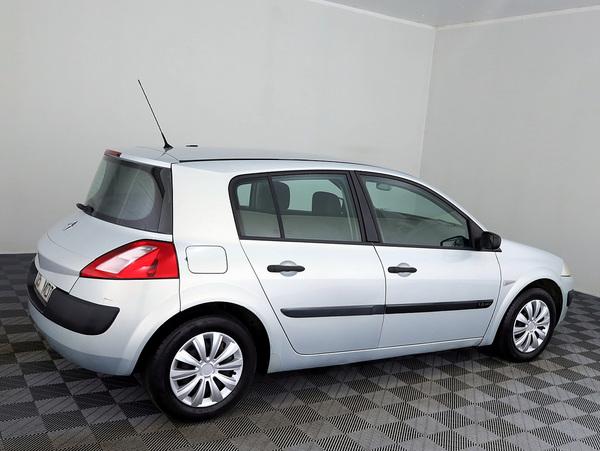 Pelēks Renault Megane 2003 Tallina, ar dzinēja tilpumu 1.60 L un nobraukumu 173 tūkst. km par 1099 €, foto 3 vietnē AUTOMOTO.COM.LV