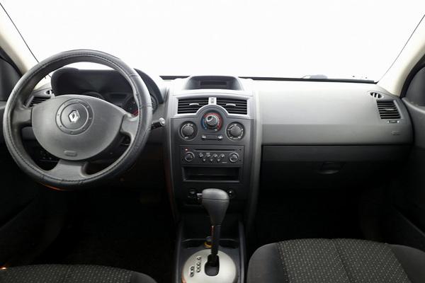 Pelēks Renault Megane 2003 Tallina, ar dzinēja tilpumu 1.60 L un nobraukumu 173 tūkst. km par 1099 €, foto 5 vietnē AUTOMOTO.COM.LV