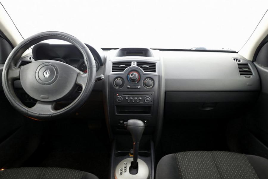 Grey Renault Megane 2003 in Tallinn, with an engine capacity of 1.60 L and mileage of 173 thousand km for 1099 €, photo 6 on AUTOMOTO.COM.LV