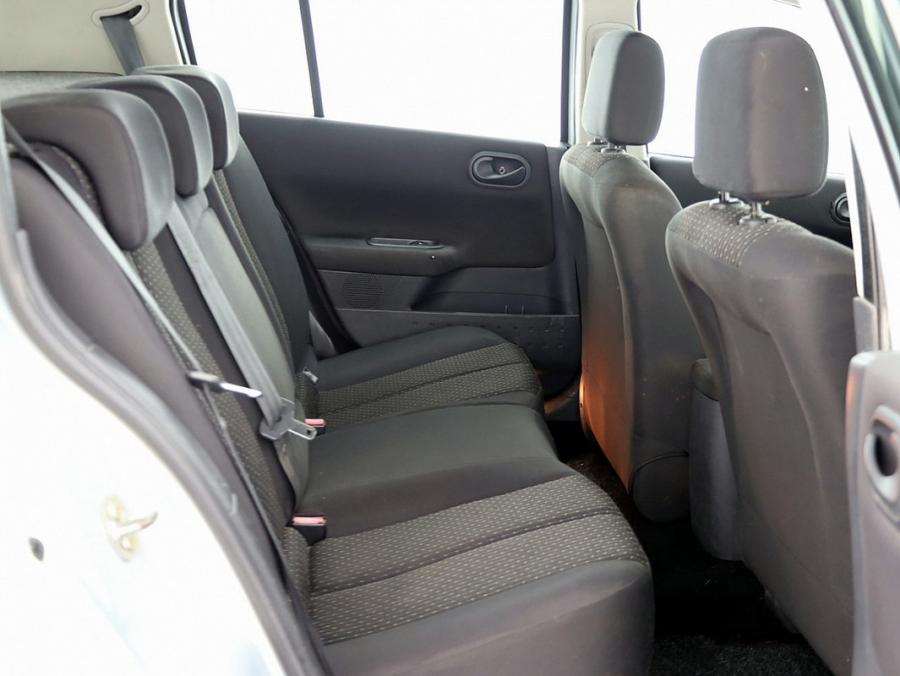 Grey Renault Megane 2003 in Tallinn, with an engine capacity of 1.60 L and mileage of 173 thousand km for 1099 €, photo 15 on AUTOMOTO.COM.LV
