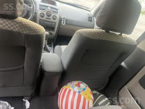 Pelēks Renault Megane 2003 Jelgava, ar dzinēja tilpumu 1.40 L un nobraukumu 138 tūkst. km par 1150 €, foto 15 vietnē AUTOMOTO.COM.LV