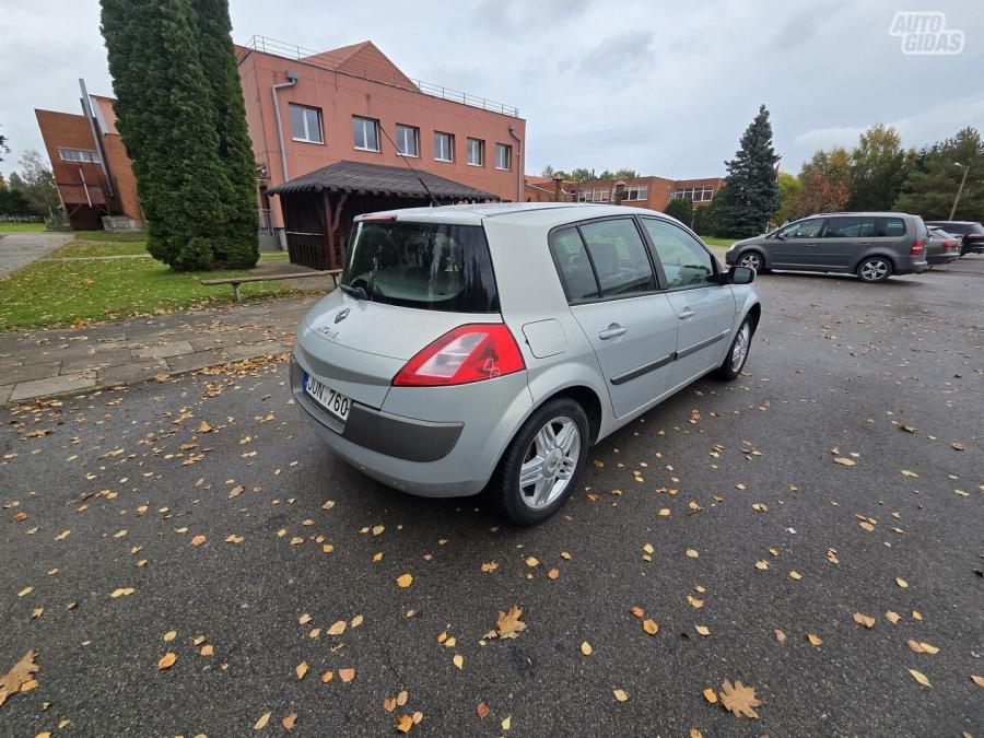 Pelēks Renault Megane 2003 Jurbarkas, ar dzinēja tilpumu 1.40 L un nobraukumu 220 tūkst. km par 870 €, foto 5 vietnē AUTOMOTO.COM.LV