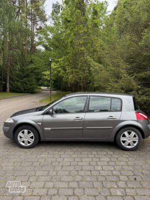 Pelēks Renault Megane 2004 Viļņa, ar dzinēja tilpumu 1.60 L un nobraukumu 147 tūkst. km par 980 €, foto 4 vietnē AUTOMOTO.COM.LV