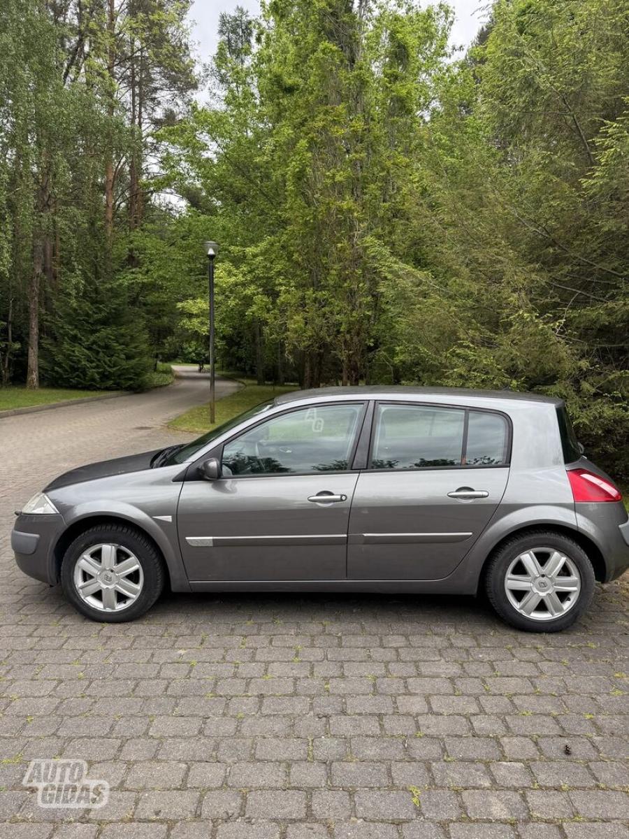 Pelēks Renault Megane 2004 Viļņa, ar dzinēja tilpumu 1.60 L un nobraukumu 147 tūkst. km par 980 €, foto 4 vietnē AUTOMOTO.COM.LV