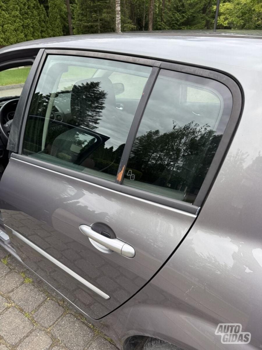 Pelēks Renault Megane 2004 Viļņa, ar dzinēja tilpumu 1.60 L un nobraukumu 147 tūkst. km par 980 €, foto 8 vietnē AUTOMOTO.COM.LV